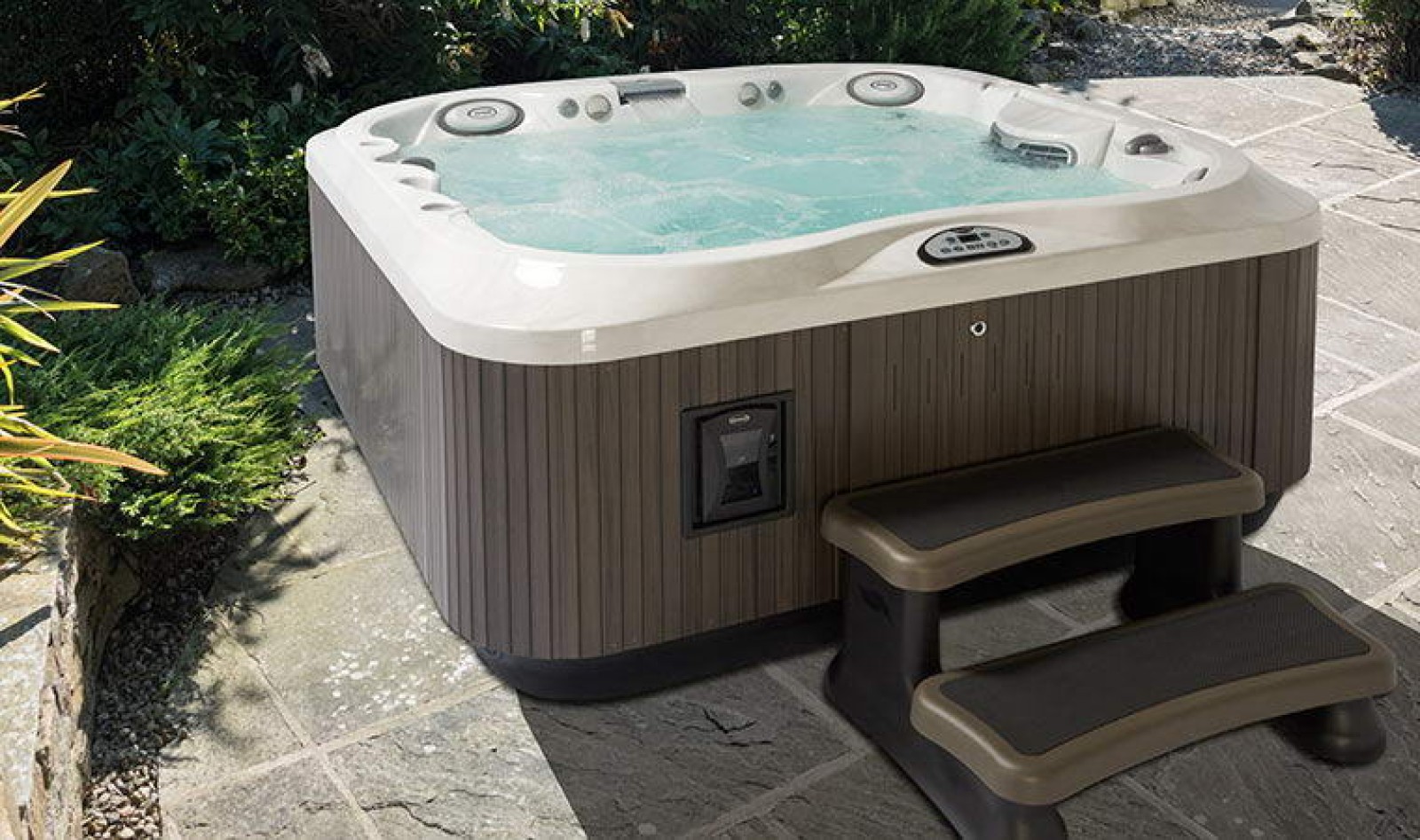 Vířivka Jacuzzi J335 | EuroWellness
