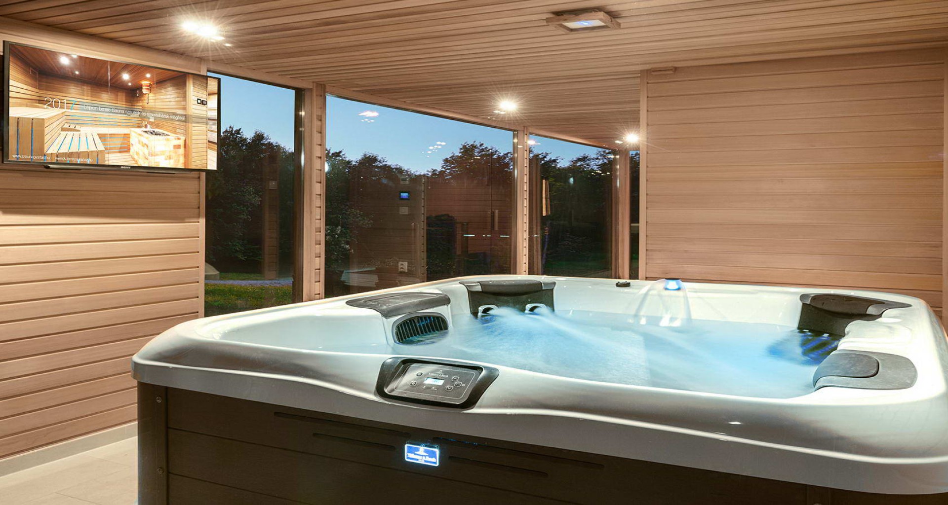 Saunový domek s vířivkou Villeroy & Boch - EuroWellness s.r.o.