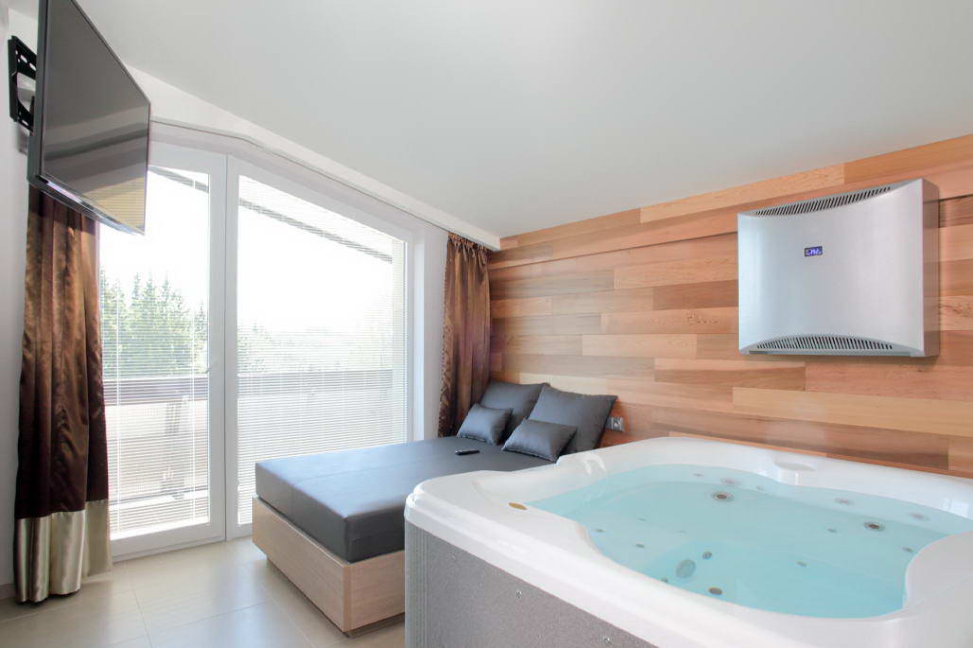 Komerční vířivá vana Jacuzzi LODGE S - Jezerka | EuroWellness